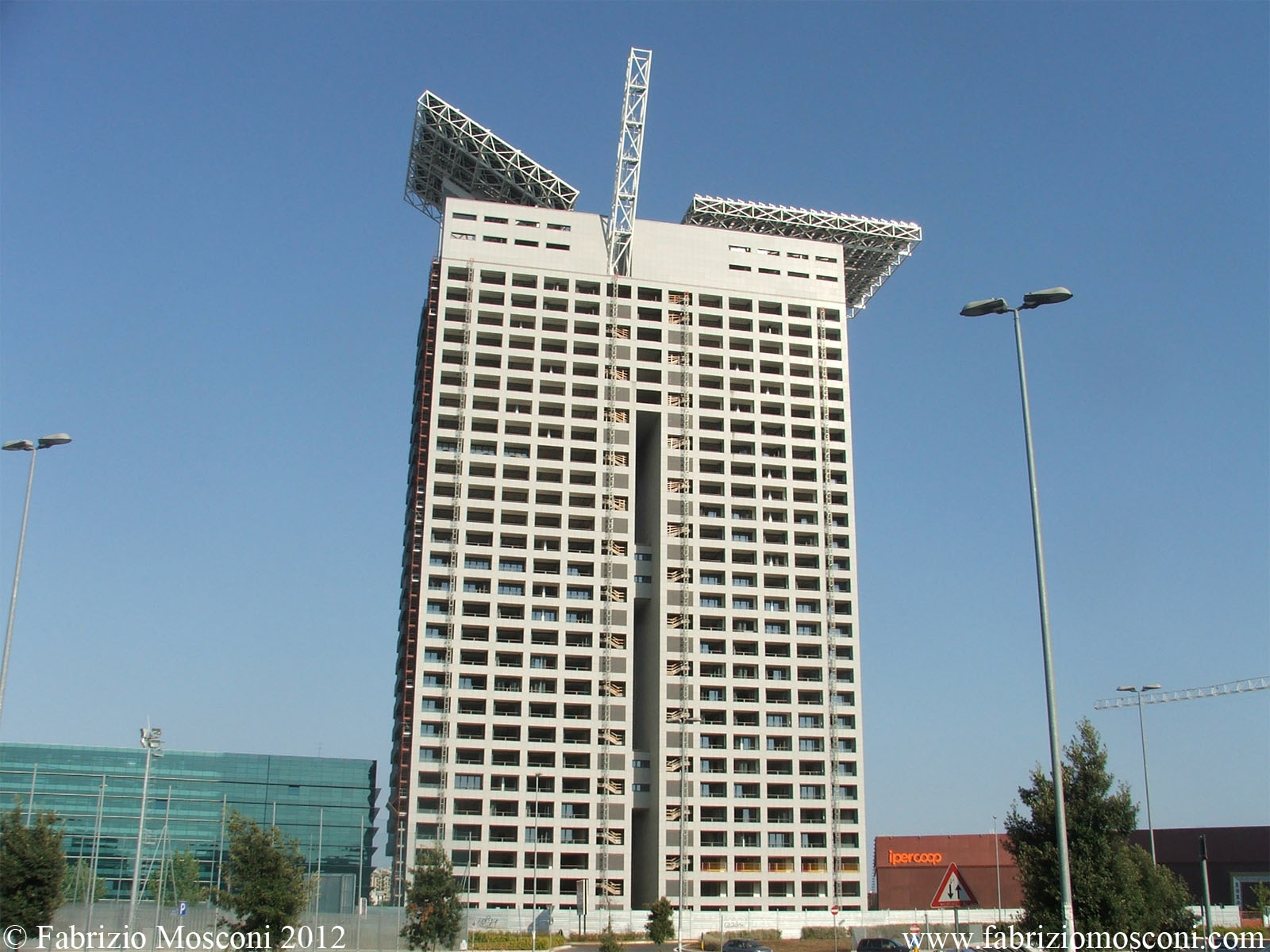 Roma. L'Usb torna a denunciare i rischi del grattacielo del Torrino ...