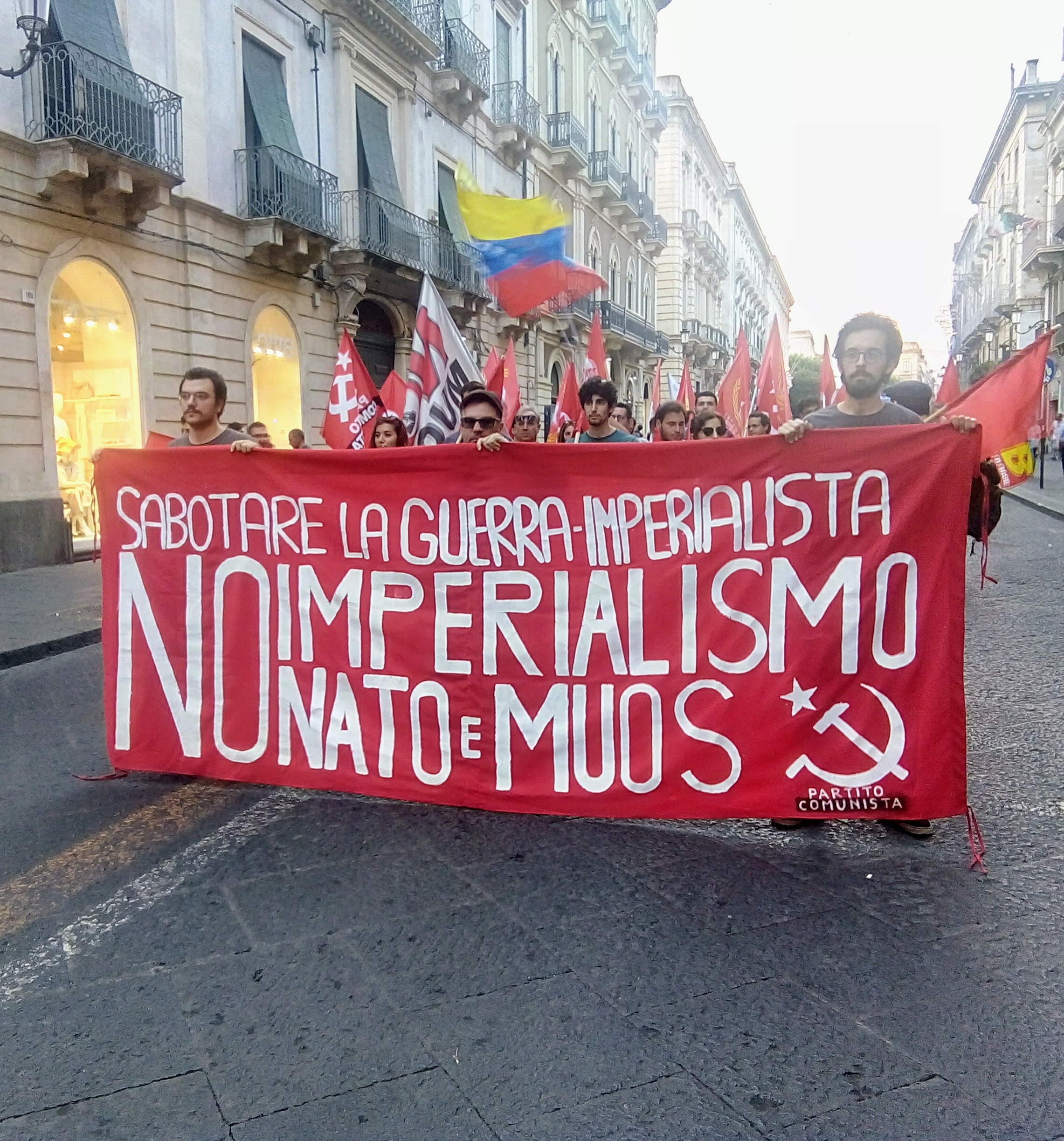 Catania. Partecipata manifestazione contro il MUOS di Niscemi - Contropiano