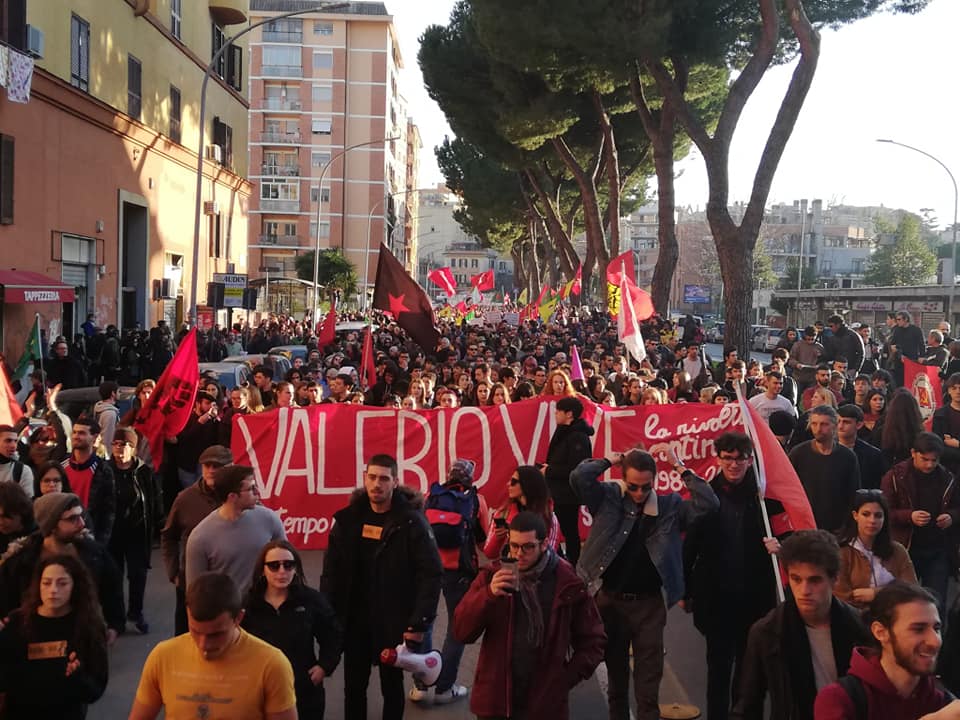 Valerio ucciso dai fascisti 40 anni fa a Roma. Cinquemila in piazza, la ...