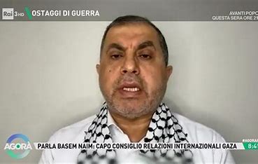 Dirigente di Hamas accusa il governo italiano. Tre ostaggi compaiono in ...