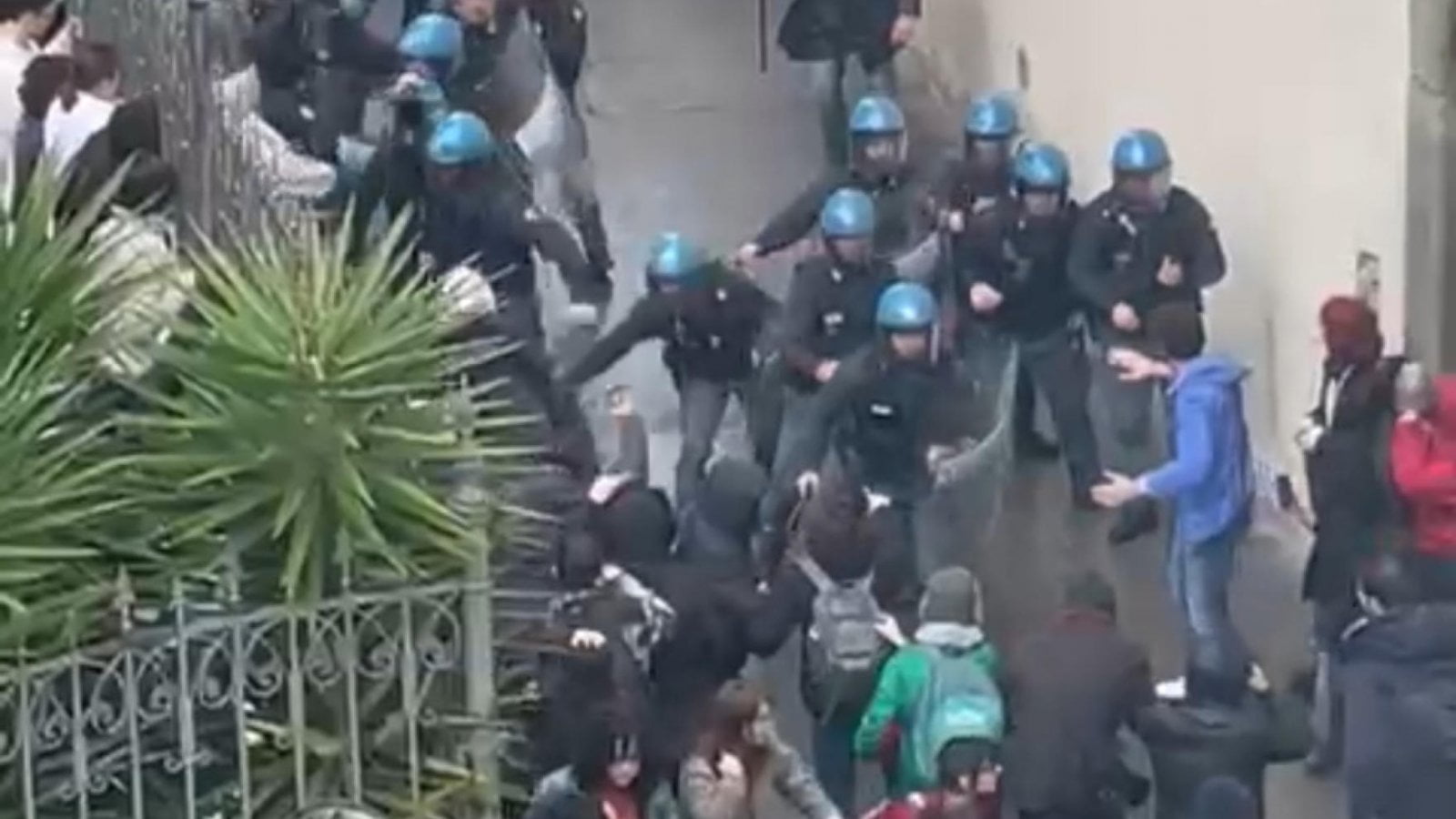 Il manganello diventa un boomerang - Contropiano