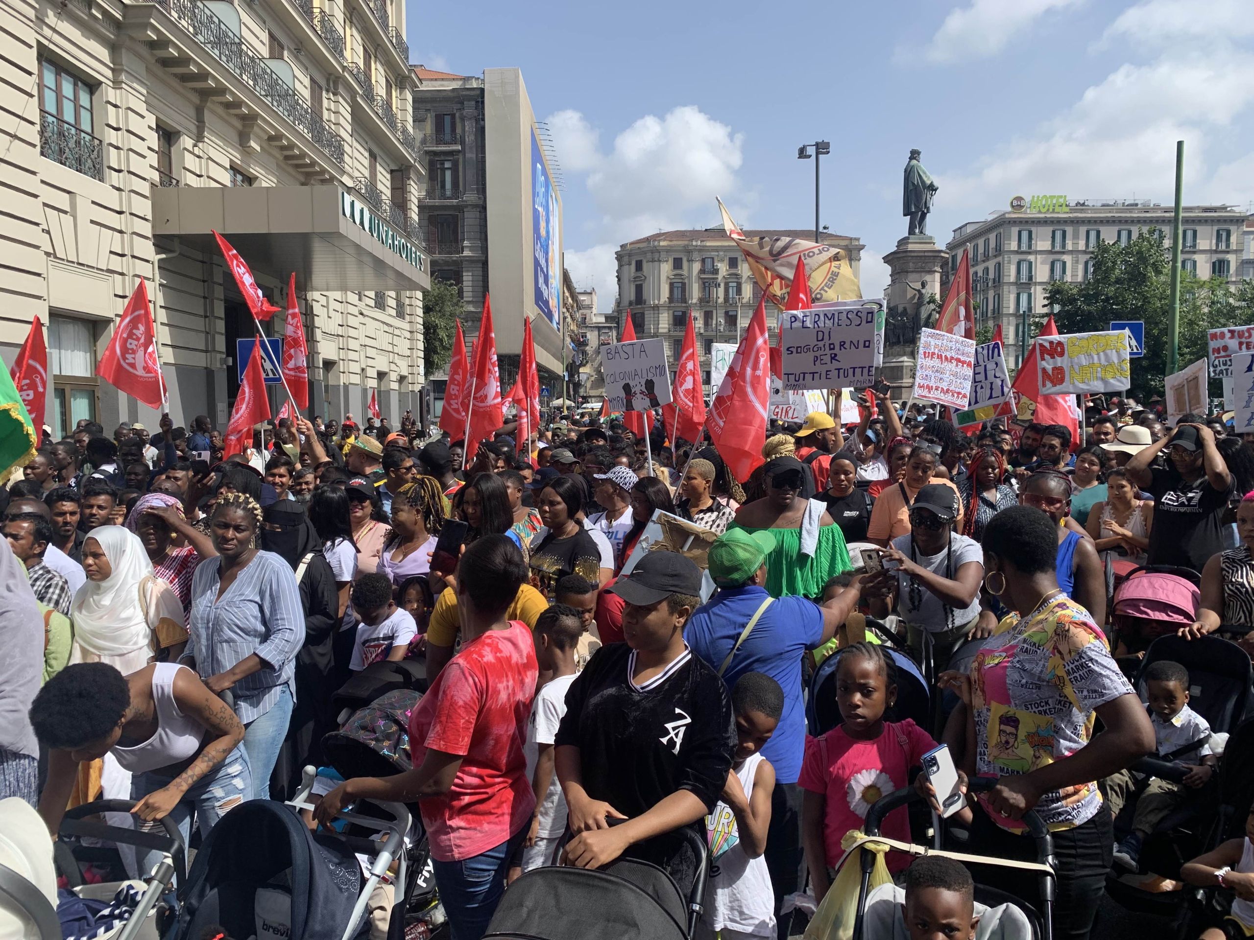 A Napoli migranti e lavoratori in piazza contro razzismo e sfruttamento ...