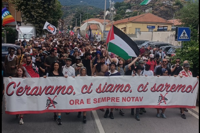 La Val di Susa dice ancora no alla devastazione. Migliaia in corteo ...